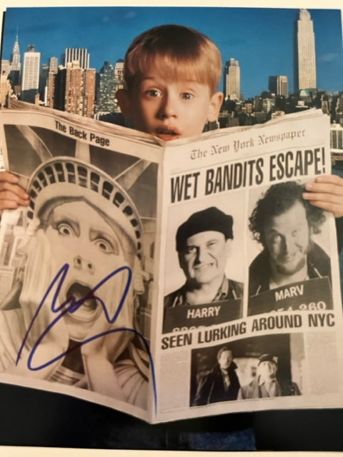 Macaulay Culkin - Home Alone - Hand Signed 8 x 10 Photo – Vinyl ...